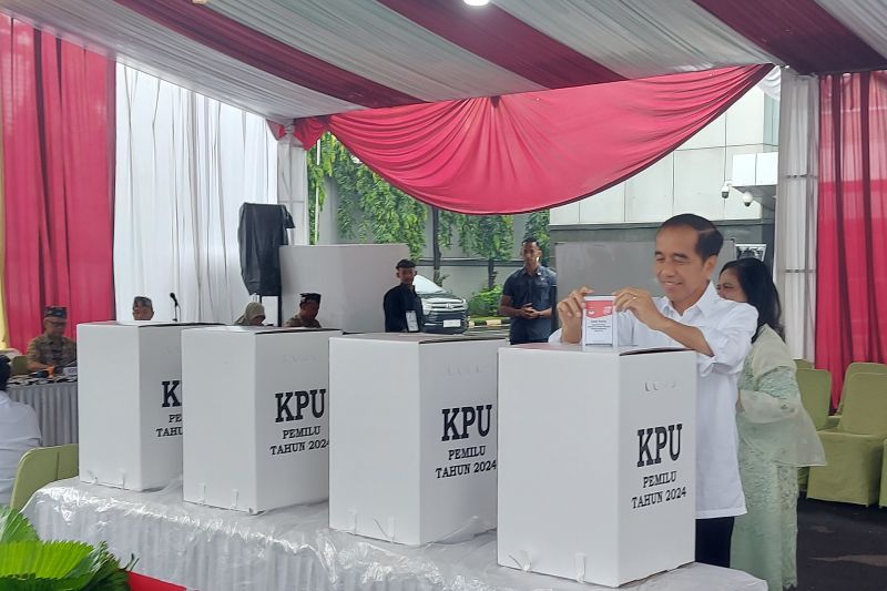 Di TPS Jokowi Nyoblos Prabowo - Gibran Unggul - MerahPutih Di TPS Jokowi Nyoblos Prabowo - Gibran Unggul - MerahPutih