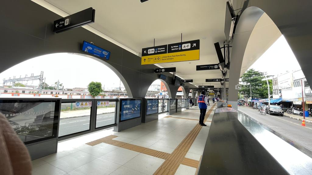 Terintegrasi dengan Stasiun KA, Halte Tj Jatinegara 2 Bisa Tampung 1.200 Penumpang - MerahPutih