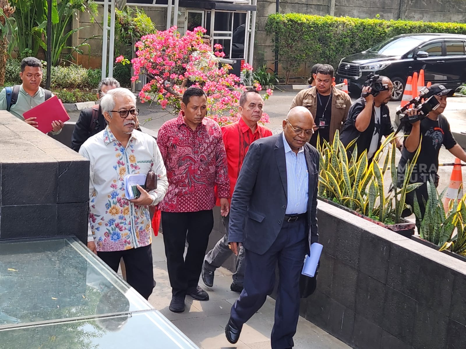 Staf Sekjen PDIP Penuhi Panggilan KPK - MerahPutih