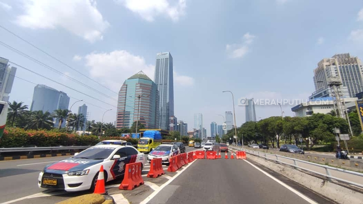 Polisi Alihkan Puluhan Kendaraan Hendak Keluar Pintu Tol Semanggi ...
