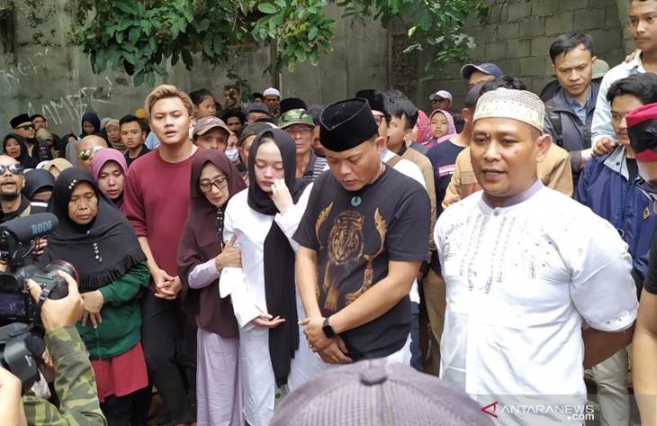 Rizky Febian Lapor Polisi atas Kejanggalan Kematian Ibunya - Merahputih.com Rizky Febian Lapor Polisi atas Kejanggalan Kematian Ibunya - Merahputih.com