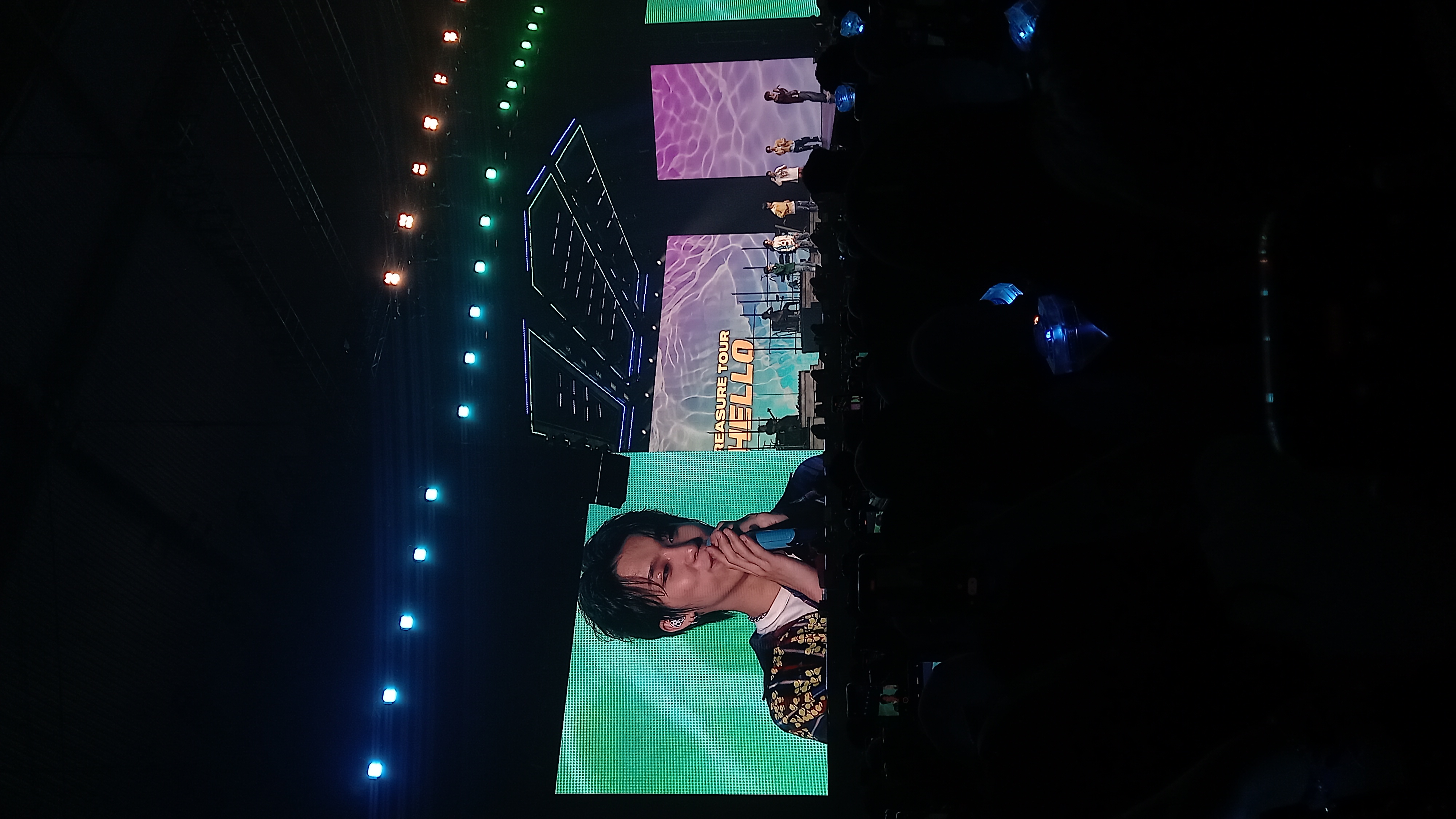 Keseruan Konser Treasure 'HELLO in Jakarta' - MerahPutih