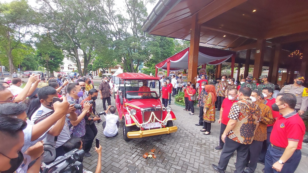 Mobil Wisata Listrik di Solo Beroperasi Bulan Depan, Segini Tarif dan ...