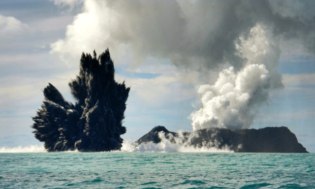 Gunung Bawah Laut 'Hunga Tonga-Hunga Ha'apai' Meletus - MerahPutih