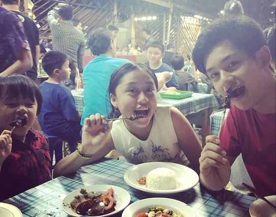 Indahnya Kebersamaan Randy Martin dan Keluarga - MerahPutih