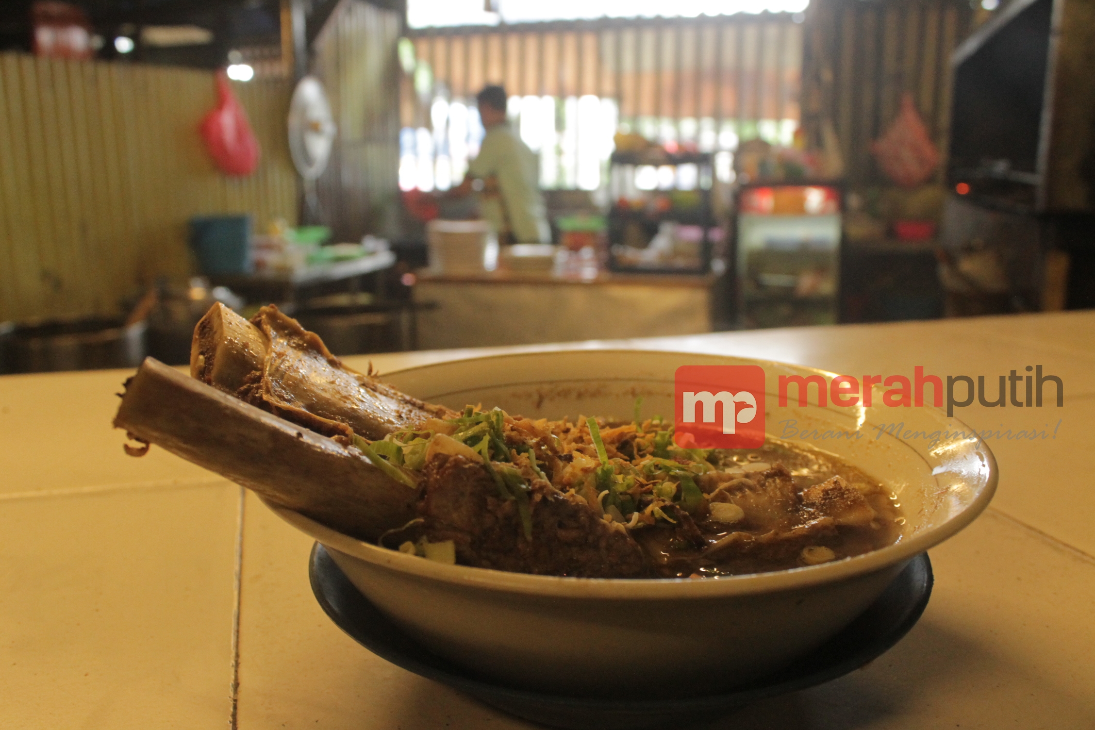 Nikmatnya Kuliner Khas Makassar di Warung H. Mamink Daeng Tata - MerahPutih