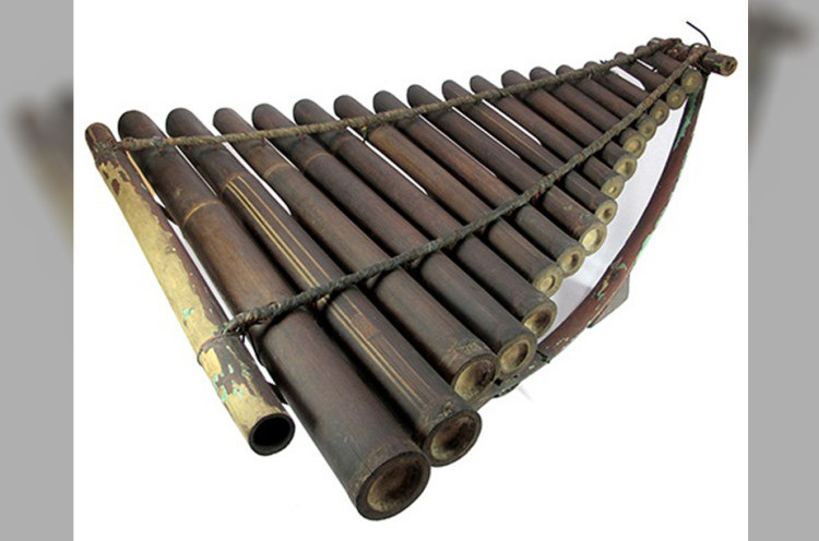 Calung Renteng Alat Musik Tradisional Mirip Angklung - MerahPutih