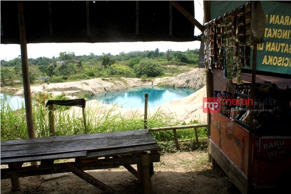 Tiga Penunggu Gaib Telaga Biru Cigaru - MerahPutih