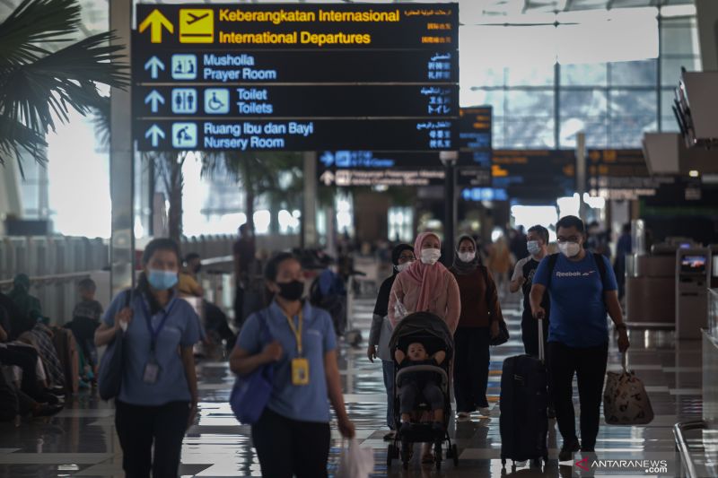Warga Geram Aturan Naik Pesawat Berubah-ubah - MerahPutih Warga Geram Aturan Naik Pesawat Berubah-ubah - MerahPutih