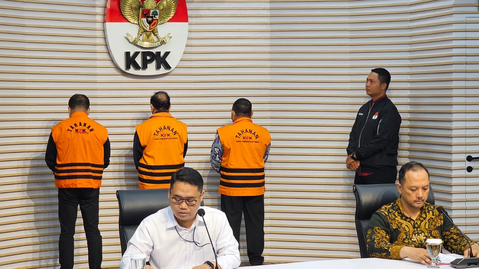 KPK Tahan Eks Sestama Basarnas - MerahPutih