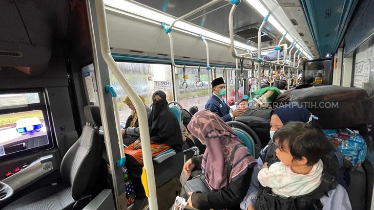 15 Bus TransJakarta Dikerahkan Angkut WNI Penyintas Konflik Sudan ... 15 Bus TransJakarta Dikerahkan Angkut WNI Penyintas Konflik Sudan ...