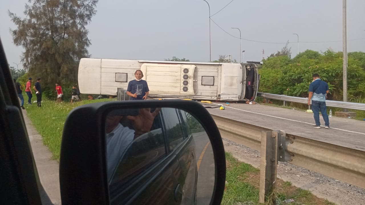 Kecelakaan Bus di Tol Cipali: 12 Penumpang Tewas, 7 Terluka - MerahPutih Kecelakaan Bus di Tol Cipali: 12 Penumpang Tewas, 7 Terluka - MerahPutih