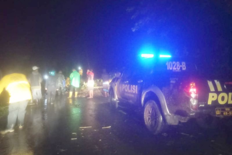 Wisatawan ke Garut Selatan Diimbau Hindari Jalur Rawan Longsor ... Wisatawan ke Garut Selatan Diimbau Hindari Jalur Rawan Longsor ...