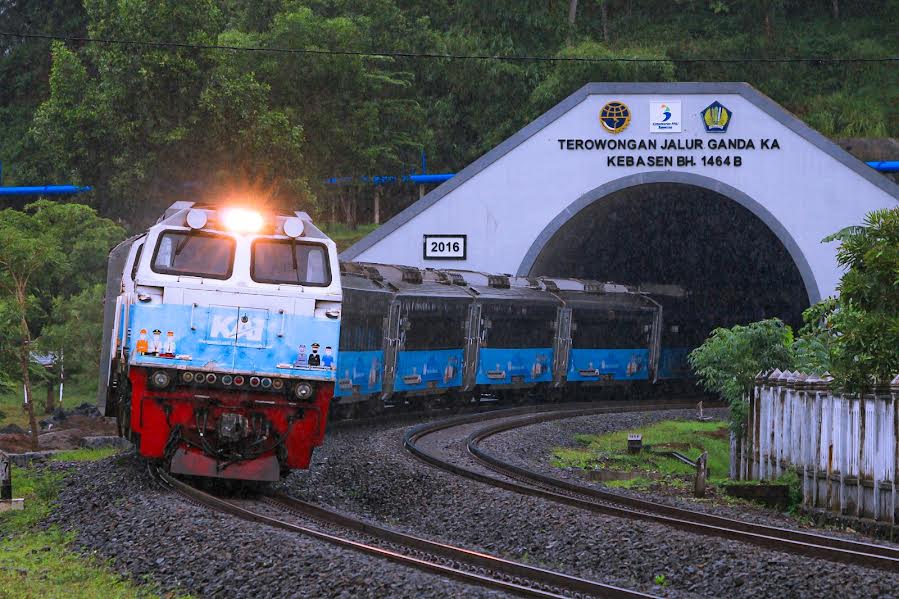 5 Terowongan Kereta Terpanjang di Indonesia, Ada yang Hampir 1 ... 5 Terowongan Kereta Terpanjang di Indonesia, Ada yang Hampir 1 ...