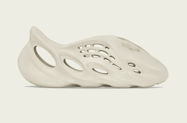 Adidas + YEEZY Luncurkan YZY FOAM RNR Sand - Merahputih.com