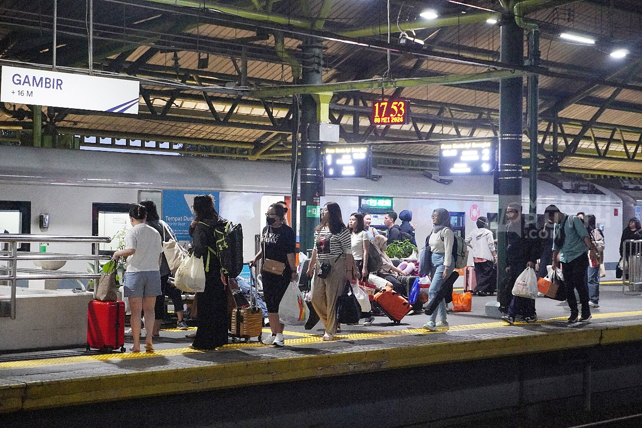Puncak Arus Balik Libur Iduladha, 38.000 Penumpang KA Menuju Jakarta ... Puncak Arus Balik Libur Iduladha, 38.000 Penumpang KA Menuju Jakarta ...