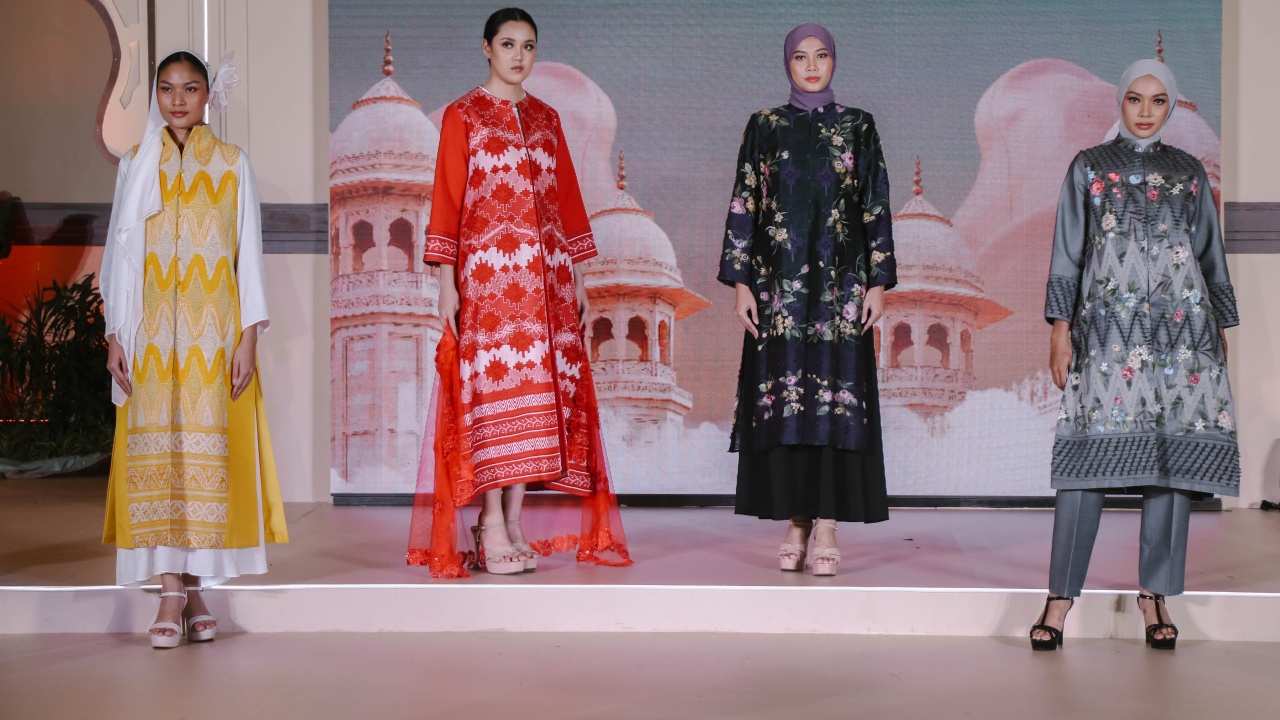 Sentuhan Etnik Jadi Tren Baru Identitas Modest Wear di Hari Raya ...