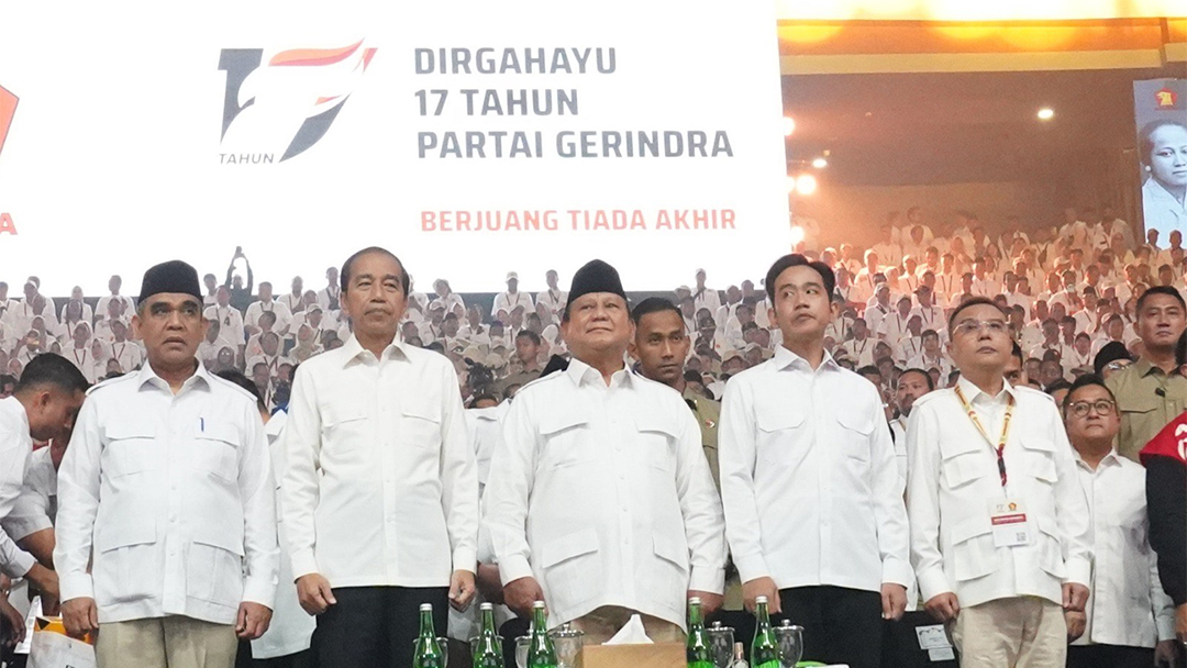 Lempar Candaan, Jokowi: tak Ada yang Berani Kritik Prabowo, yang Jadi ... Lempar Candaan, Jokowi: tak Ada yang Berani Kritik Prabowo, yang Jadi ...