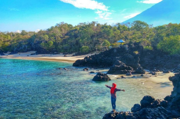 Pantai Watotena, Keindahan Alam di Pulau Adonara - MerahPutih