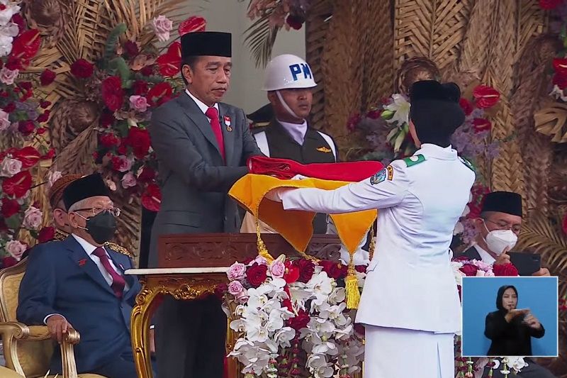 Upacara Penurunan Bendera Merah Putih Berjalan Lancar - MerahPutih