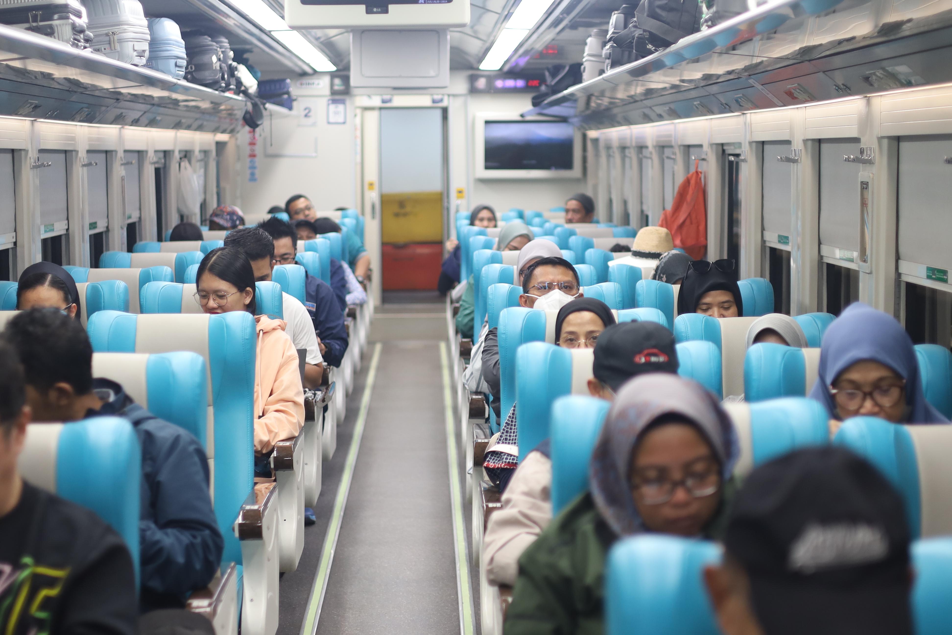 Penumpang Kereta Api Jarak Jauh Tembus Setengah Juta Selama Libur ... Penumpang Kereta Api Jarak Jauh Tembus Setengah Juta Selama Libur ...