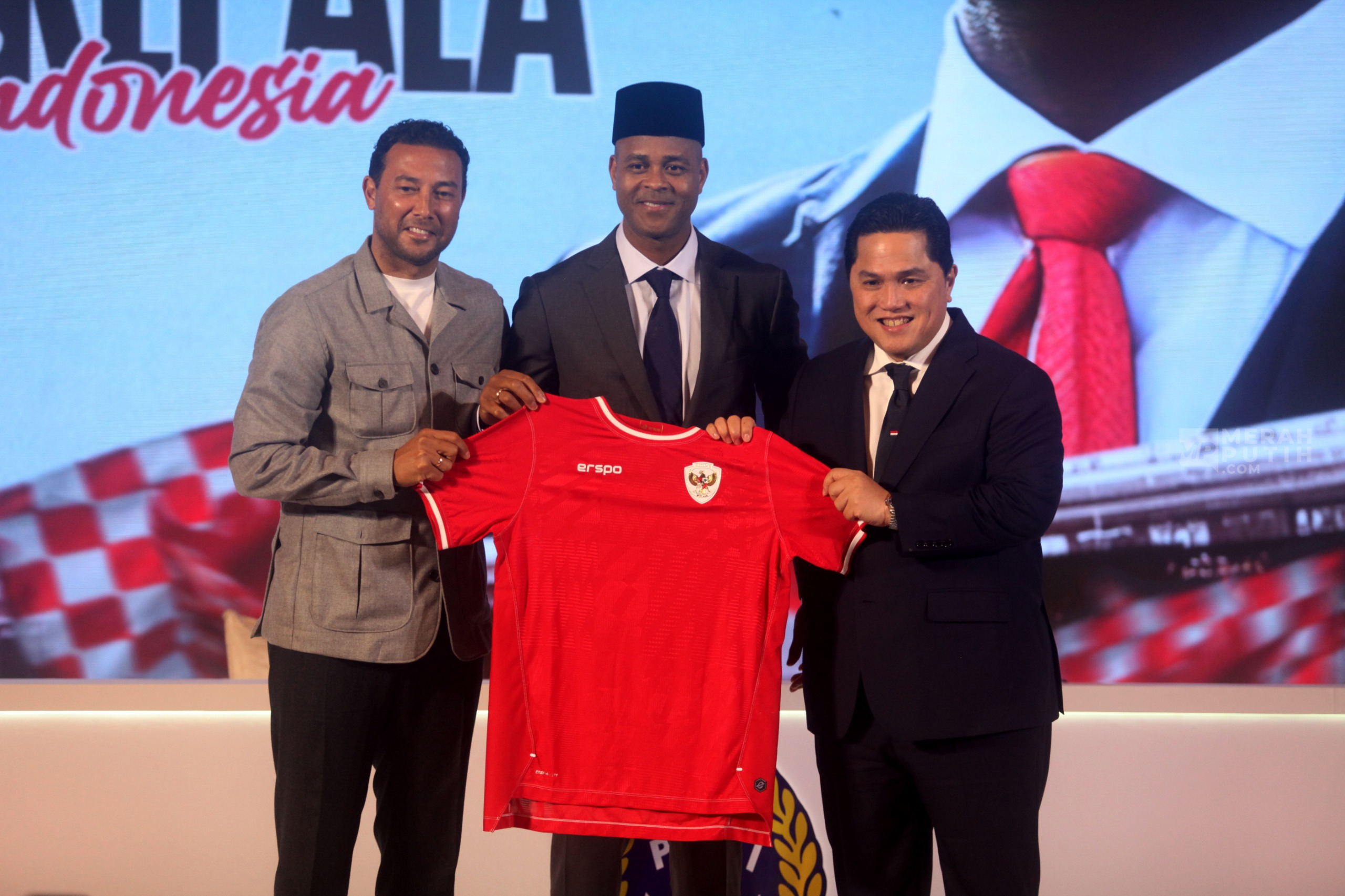 Erick Thohir Pastikan Jairo Reidewald dan Ole Romeny Segara Berseragam ... Erick Thohir Pastikan Jairo Reidewald dan Ole Romeny Segara Berseragam ...