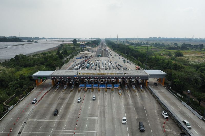 Ribuan Kendaraan Kembali ke Jakarta Setelah Libur Panjang Isra Mikraj ... Ribuan Kendaraan Kembali ke Jakarta Setelah Libur Panjang Isra Mikraj ...