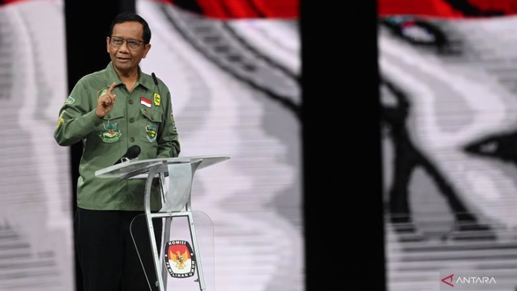 Tutup Debat, Mahfud Nyanyi Lagu Ebiet G. Ade hingga Kutip Dalil Gus Dur ... Tutup Debat, Mahfud Nyanyi Lagu Ebiet G. Ade hingga Kutip Dalil Gus Dur ...