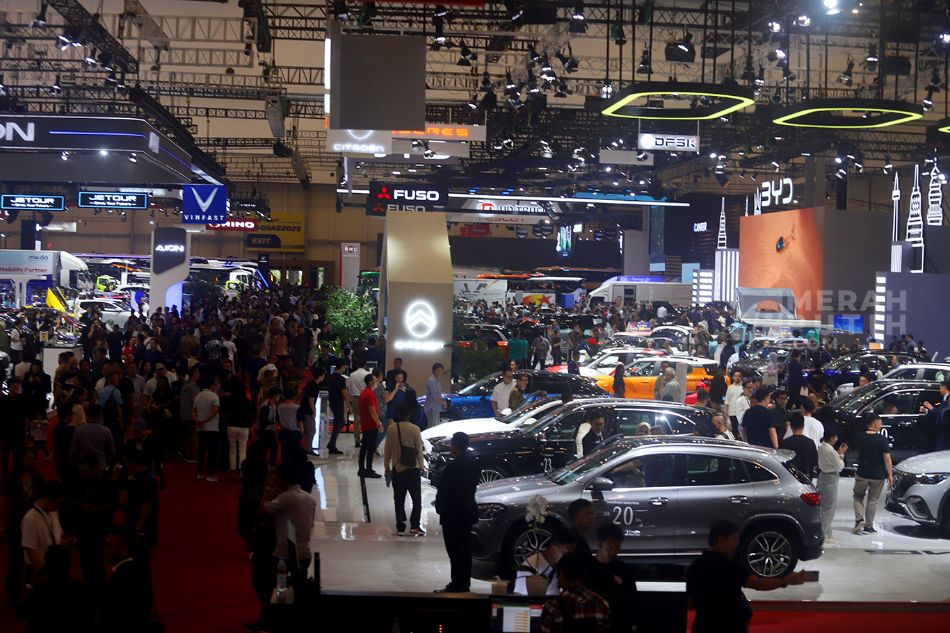 Pengunjung Padati Gelaran Otomotif GIIAS 2024 di ICE BSD - MerahPutih