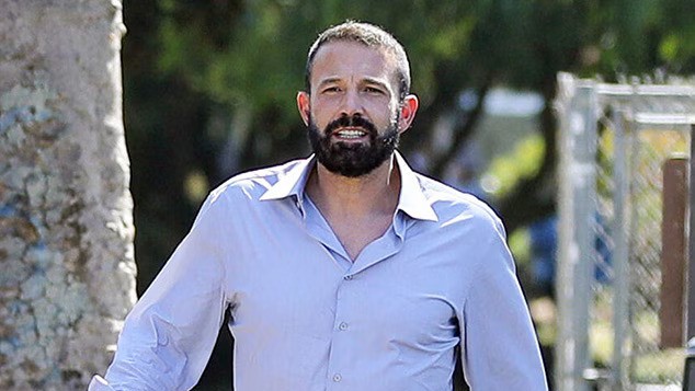 Bercerai dengan Jennifer Lopez, Ben Affleck Muncul dengan Gaya Baru ... Bercerai dengan Jennifer Lopez, Ben Affleck Muncul dengan Gaya Baru ...