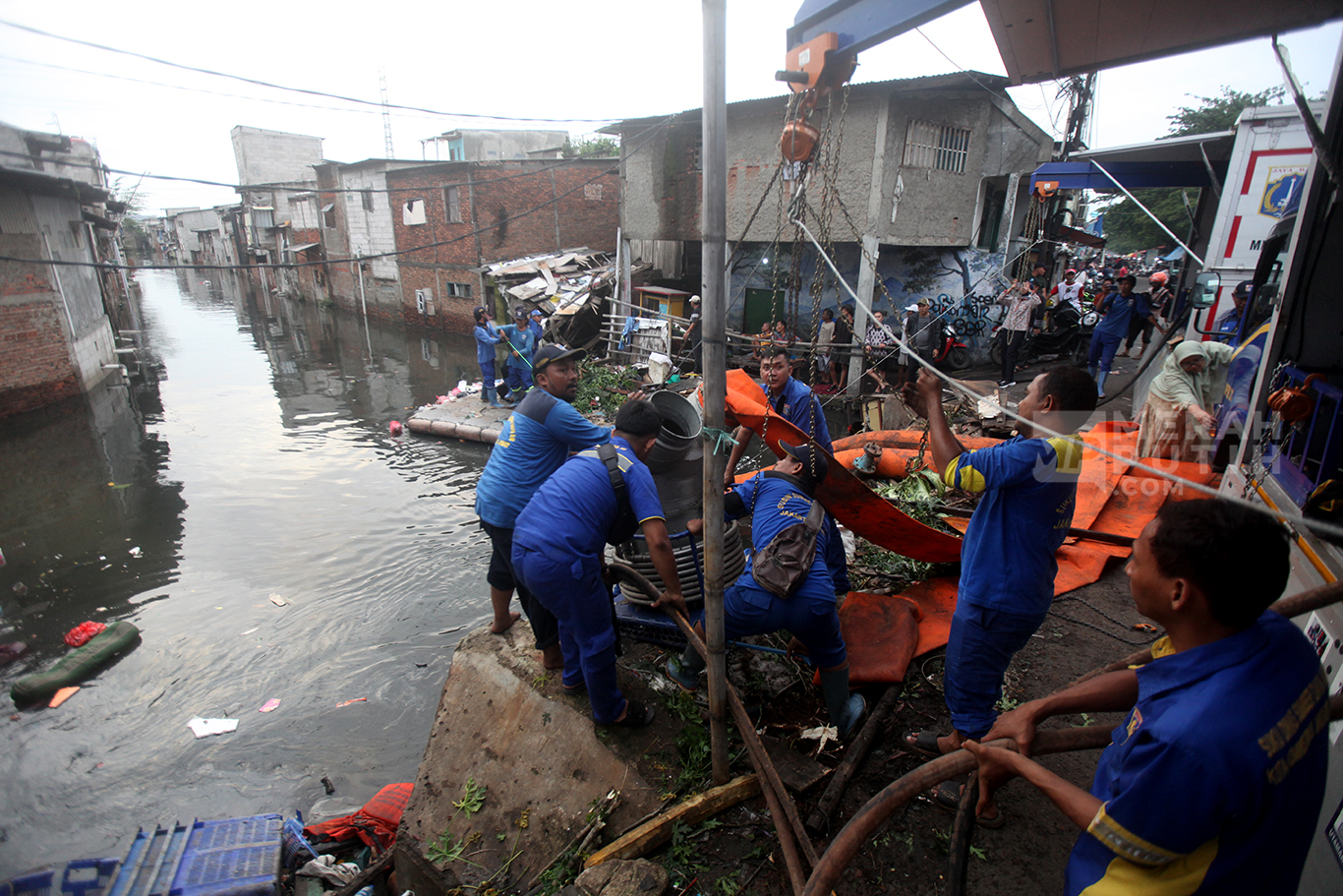 Pompa Air Sedot Banjir Pemukiman Padat Penduduk Kapuk Jakarta Barat ... Pompa Air Sedot Banjir Pemukiman Padat Penduduk Kapuk Jakarta Barat ...