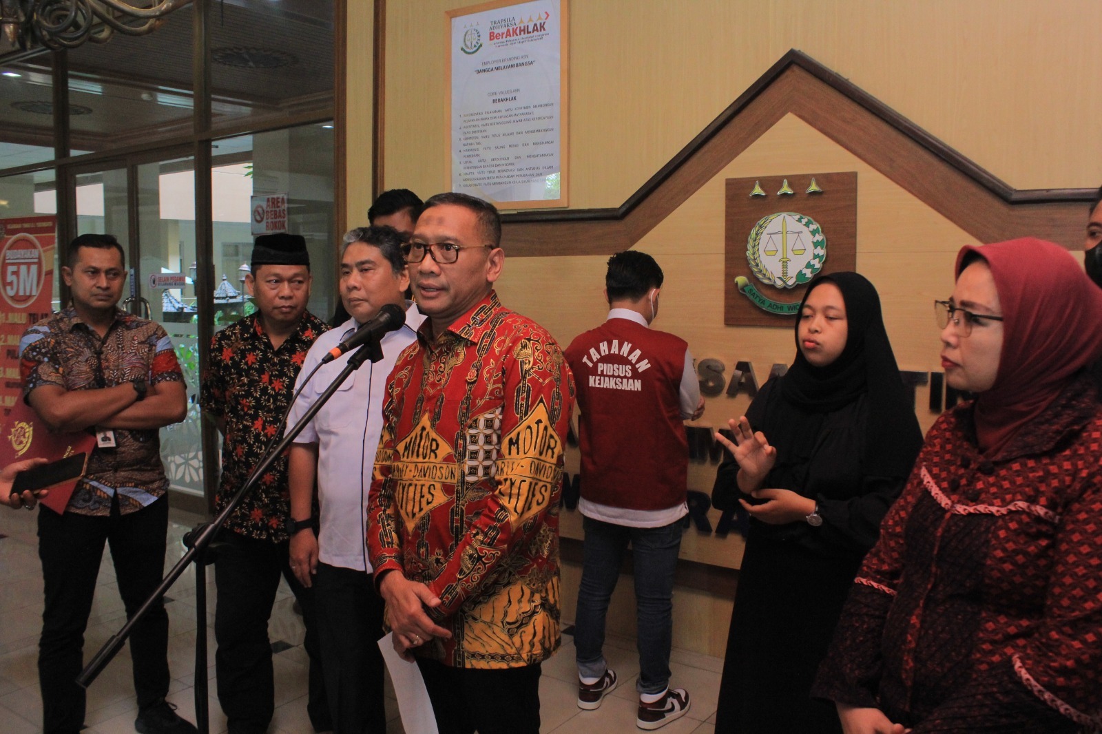 Kejati DIY Tangkap Mafia Tanah, Kerugian Capai Rp2,4 Miliar! - MerahPutih Kejati DIY Tangkap Mafia Tanah, Kerugian Capai Rp2,4 Miliar! - MerahPutih