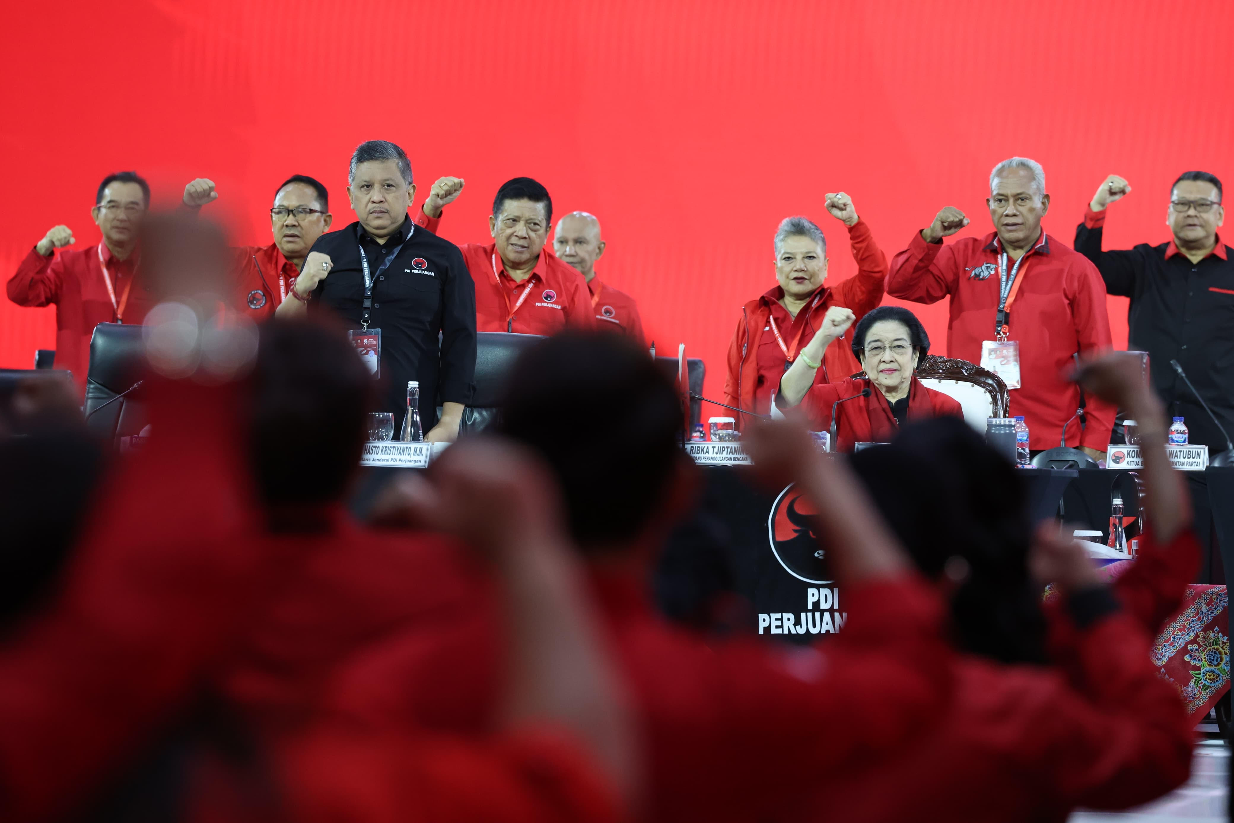 Sikap Politik PDIP Pada Prabowo-Gibran, Megawati: Gue Mainkan Dahulu ... Sikap Politik PDIP Pada Prabowo-Gibran, Megawati: Gue Mainkan Dahulu ...
