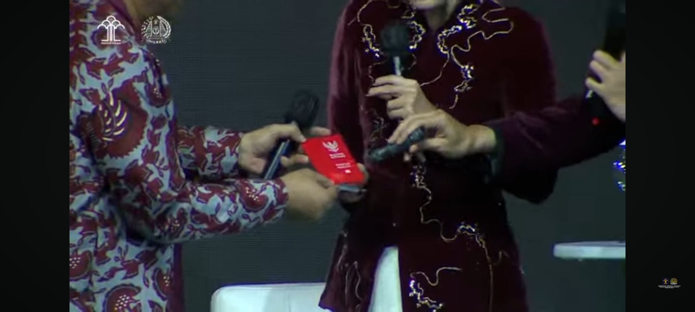 Indonesia Luncurkan Desain Anyar Paspor, Mudahkan Warga Pergi Tanpa ... Indonesia Luncurkan Desain Anyar Paspor, Mudahkan Warga Pergi Tanpa ...
