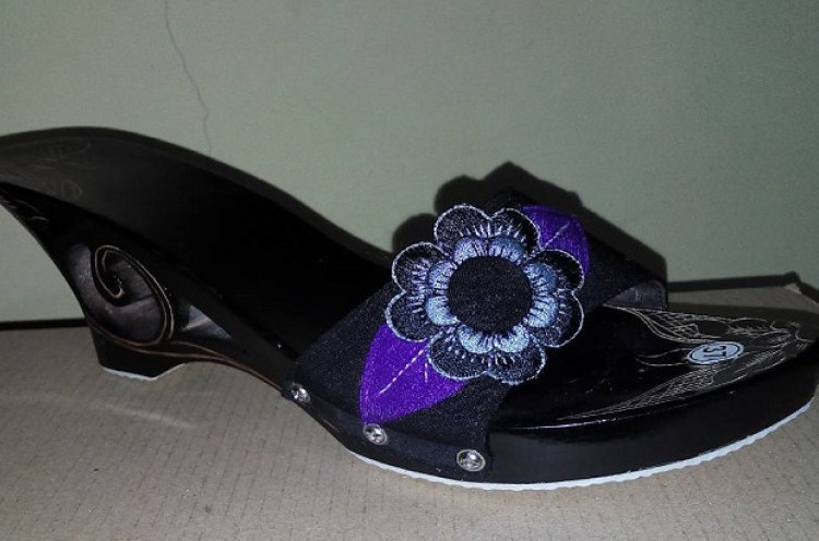 Kelom Geulis, Sandal Kayu dari Tasikmalaya yang Mendunia - MerahPutih