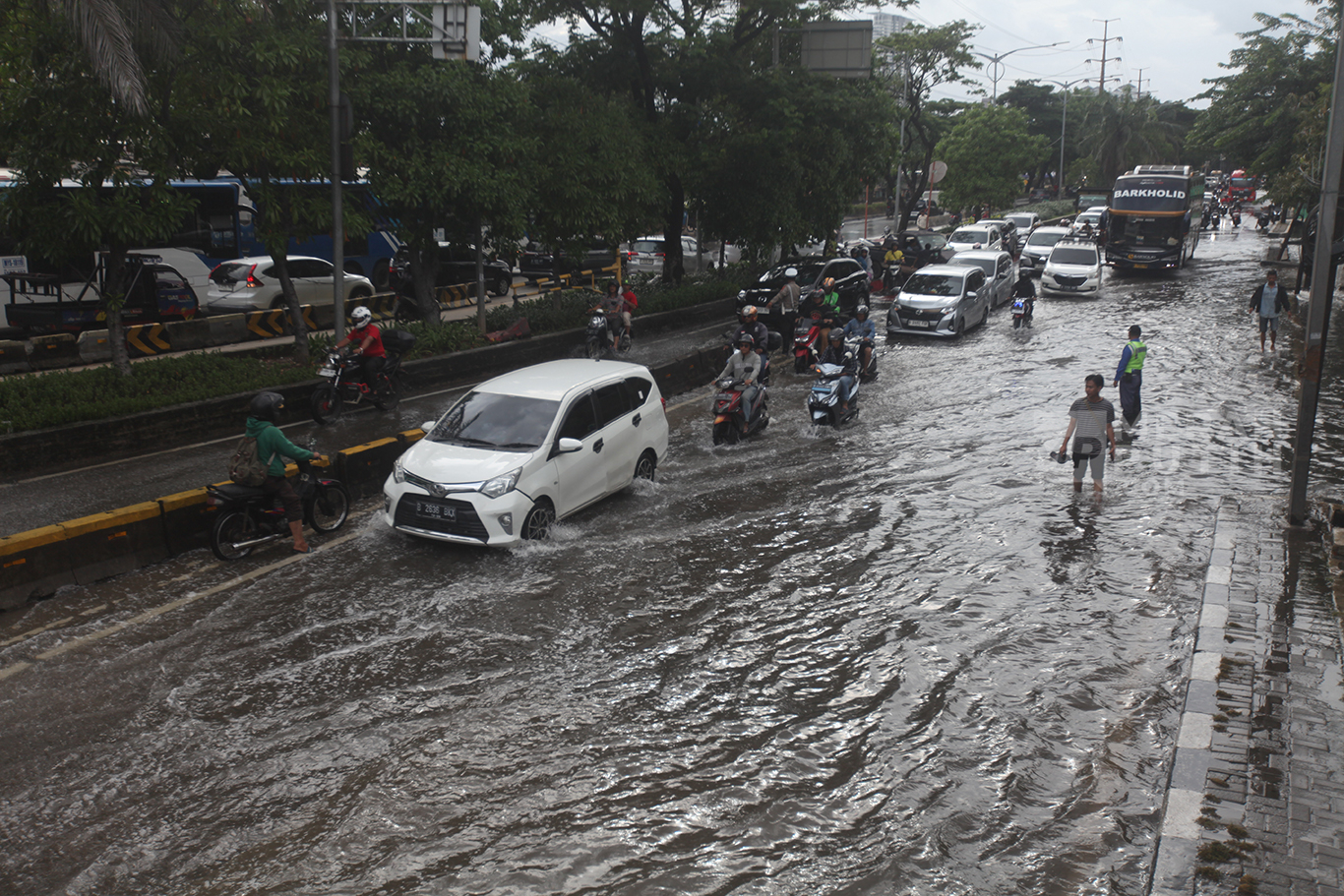 Apa Itu Operasi Modifikasi Cuaca? Upaya untuk Meredam Cuaca Ekstrem ... Apa Itu Operasi Modifikasi Cuaca? Upaya untuk Meredam Cuaca Ekstrem ...