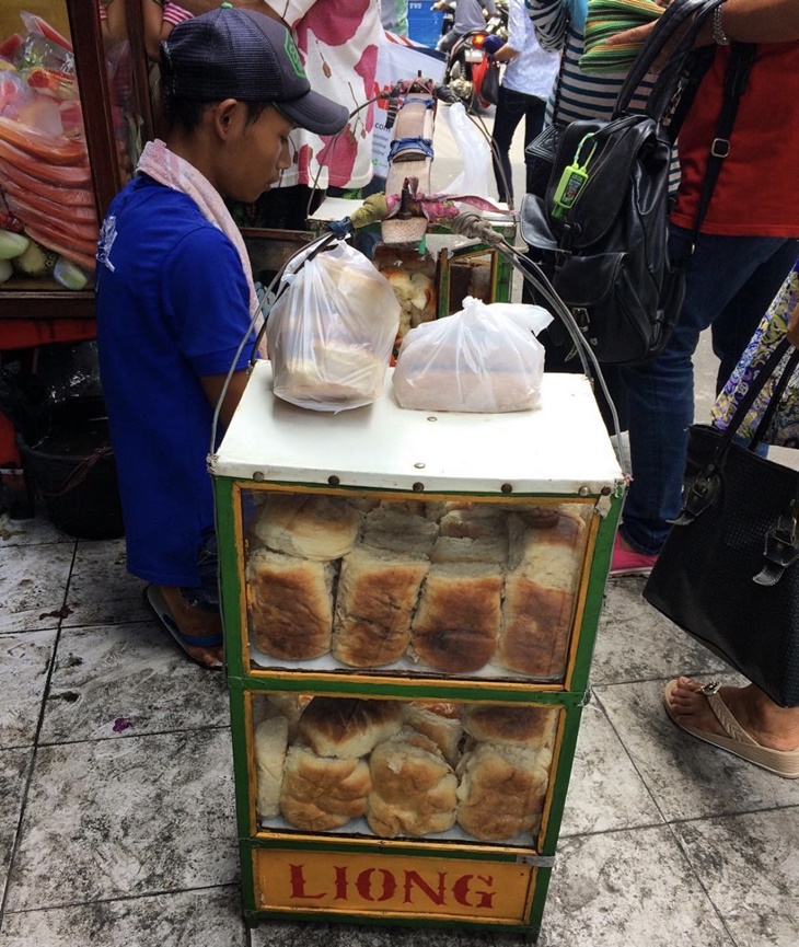 Memikul Nasib Seberat Roti, Ketangguhan Melawan Zaman - MerahPutih