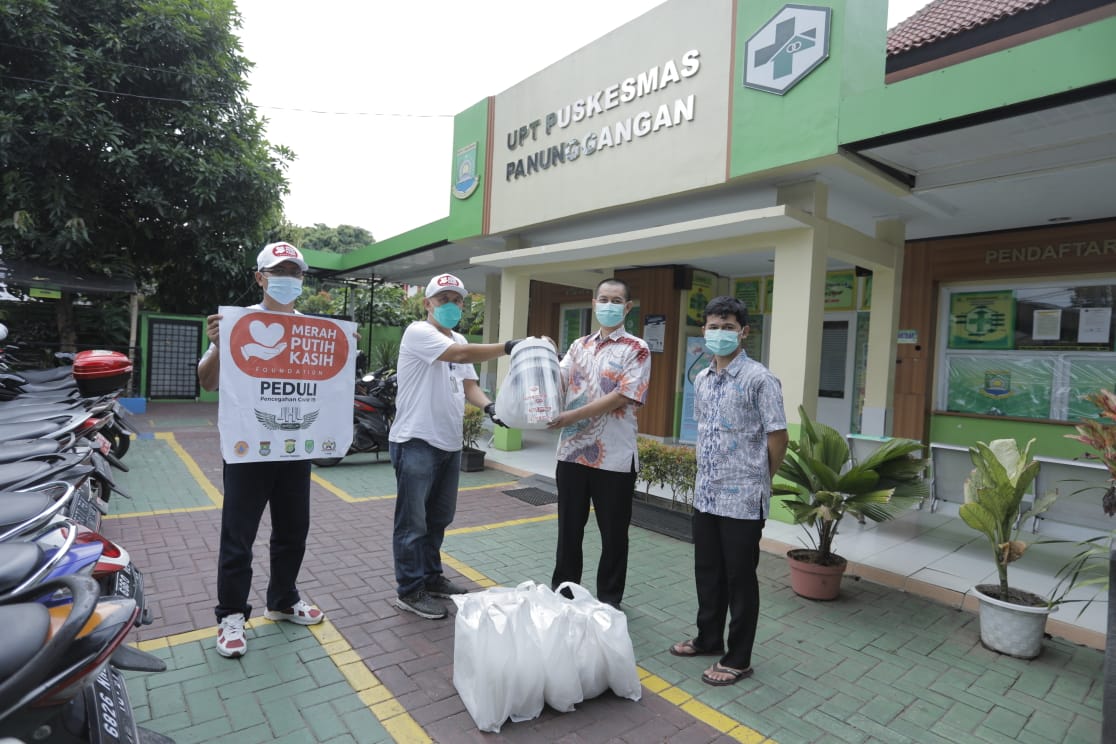 JHL Group Tancap Gas, Beri Bantuan APD ke Sejumlah Puskesmas - MerahPutih JHL Group Tancap Gas, Beri Bantuan APD ke Sejumlah Puskesmas - MerahPutih