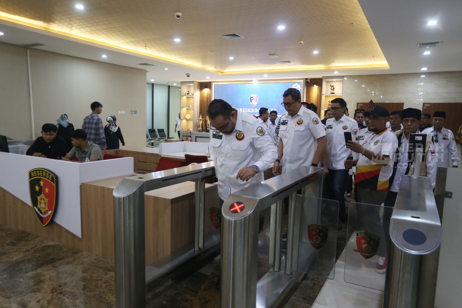 Ikatan Keluarga Minang Laporkan Abu Janda ke Bareskrim Polri - MerahPutih