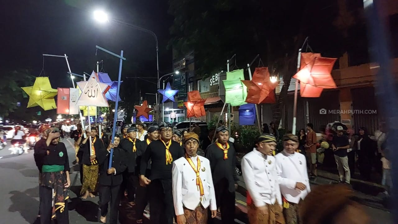 Kirab Malam Selikuran Ramadan Keraton Surakarta, 1.000 Tumpeng ... Kirab Malam Selikuran Ramadan Keraton Surakarta, 1.000 Tumpeng ...