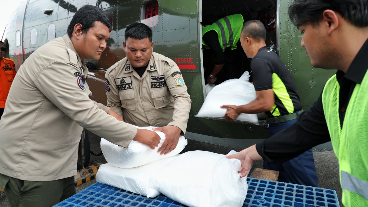Pemprov DKI Diberi Keleluasaan untuk Tambah Operasi Modifikasi Cuaca ... Pemprov DKI Diberi Keleluasaan untuk Tambah Operasi Modifikasi Cuaca ...