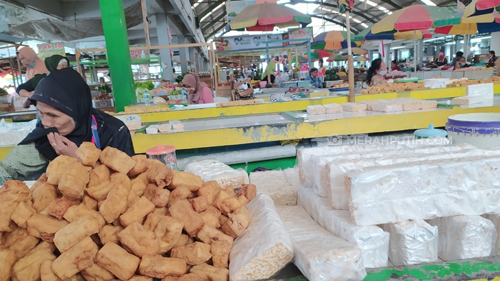 Pedagang Tahu-Tempe DIY Terpaksa Siasati Harga Kedelai Meroket - MerahPutih Pedagang Tahu-Tempe DIY Terpaksa Siasati Harga Kedelai Meroket - MerahPutih