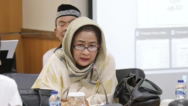 Cinta Mega Minta Maaf setelah Diduga Main Game di Rapat Paripurna ... Cinta Mega Minta Maaf setelah Diduga Main Game di Rapat Paripurna ...